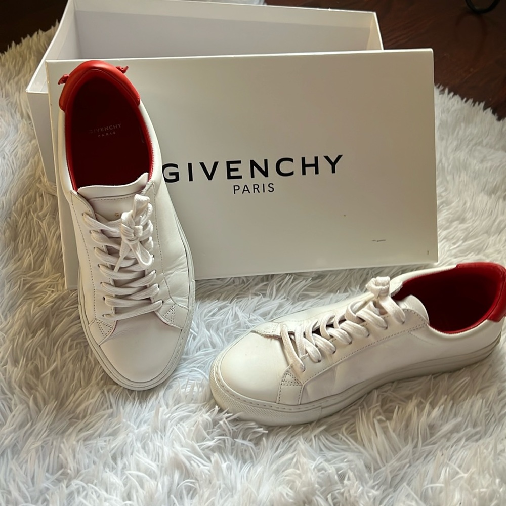 Givenchy Sneakers - Gem